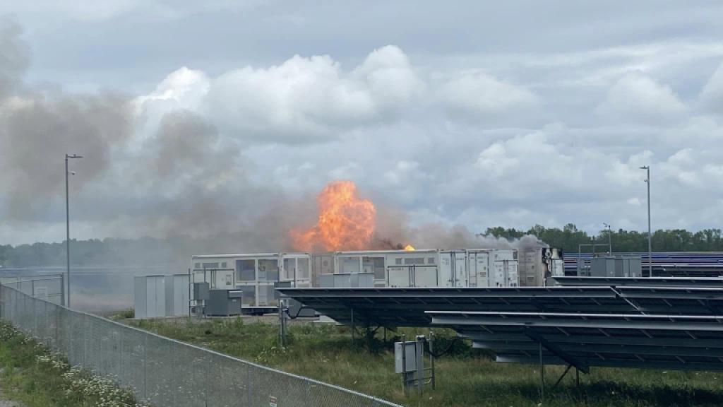 Mitigating Battery Energy Storage Fire Risks: - Real Fire Suppression